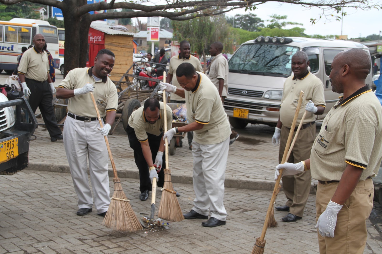 codemilabe: TRA MBEYA KUELEKEA SIKU YA MLIPA KODI WASAFISHA STAND KUU ...
