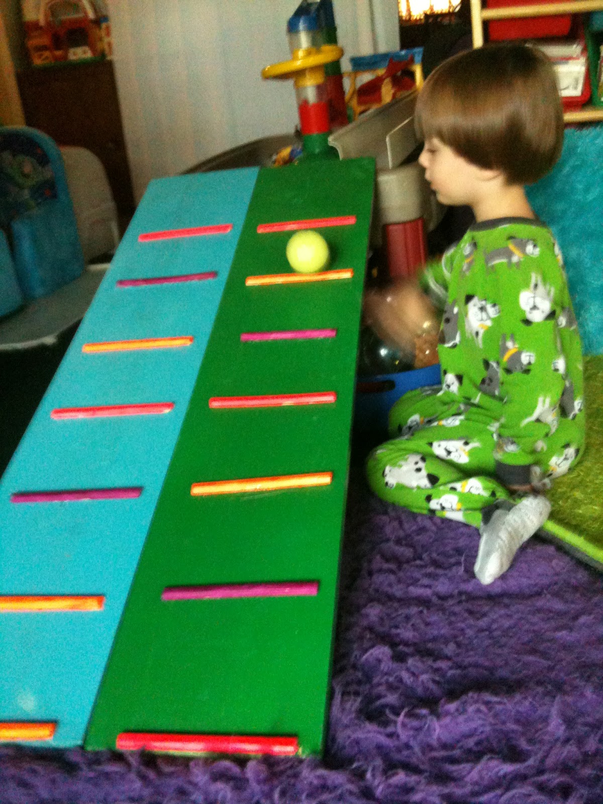 Homeschool and Light Tables: The Amazing Eebee