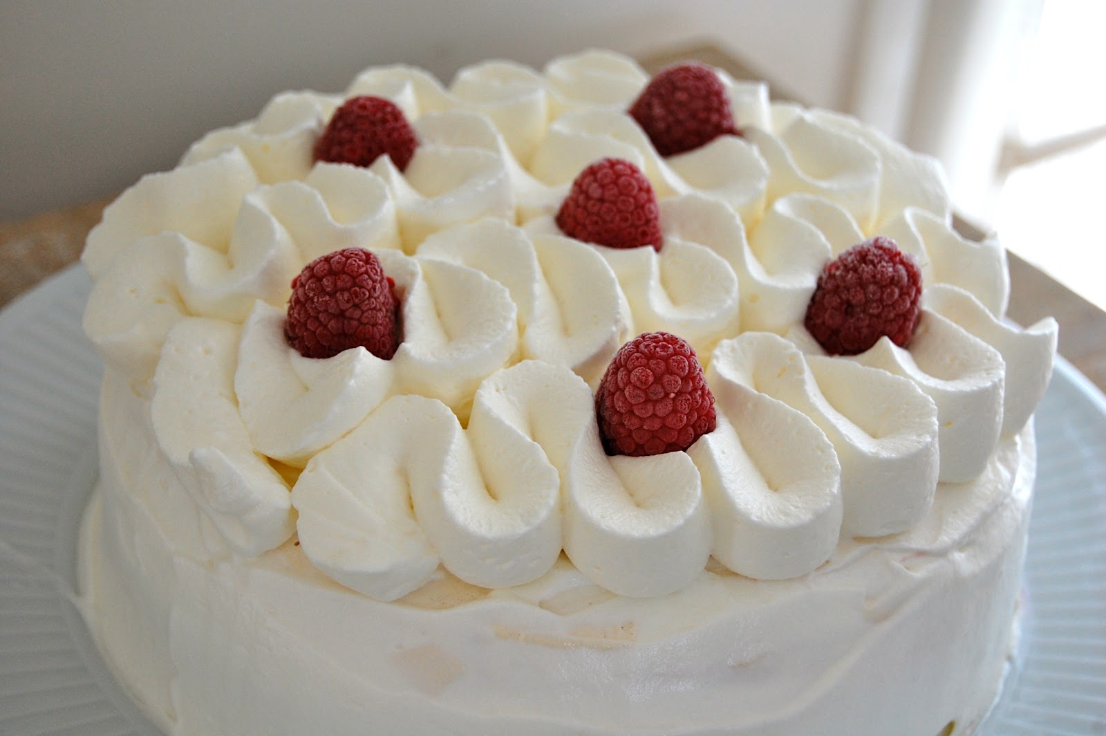 M Kitchen: Vacherin vanille-framboise