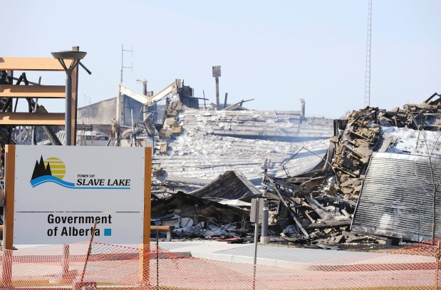 MAD NEWS: Slave Lake Wildfire Disaster: Updated Gallery - - During and ...