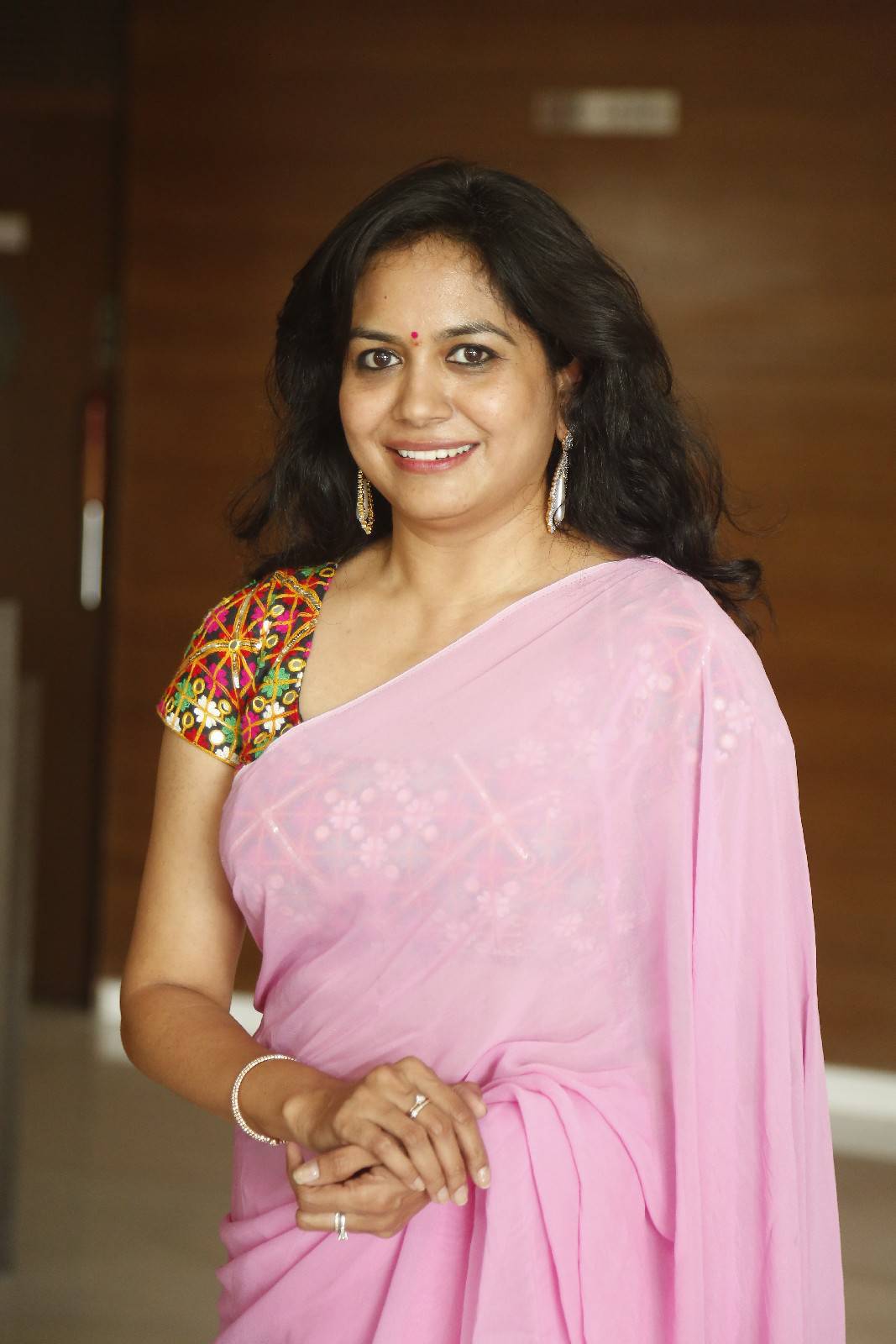 Singer Sunitha Latest Hot Transparent Pink Saree Images At Mirchi Music ...