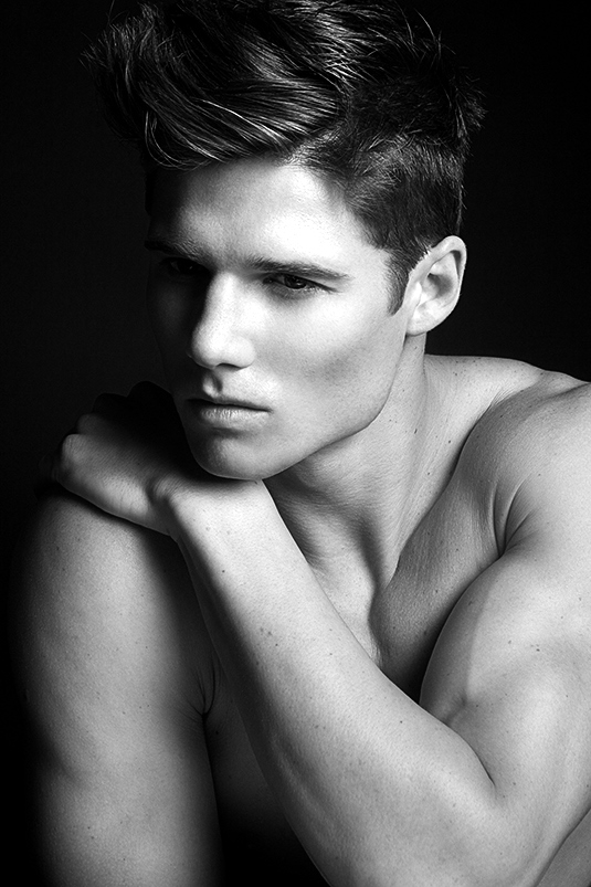 L'Homme du Jour: KEVIN BAKER