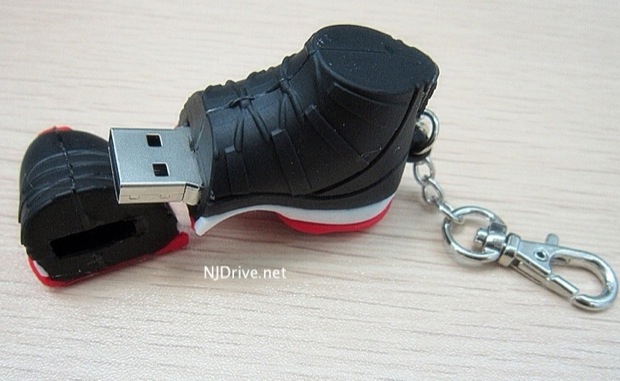 NWK to MIA: CAN SOMEONE GET ME THIS AIR JORDAN 11 “PLAYOFFS” USB DRIVE