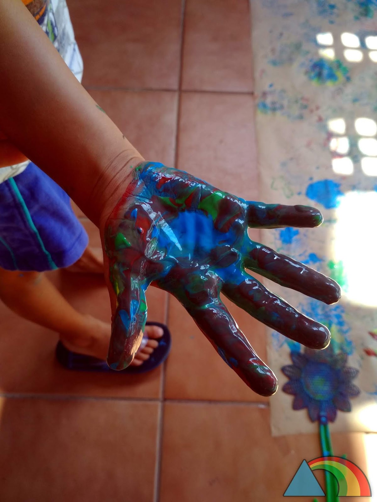 El Triángulo Arcoíris: 5 formas creativas para pintar con niños este verano