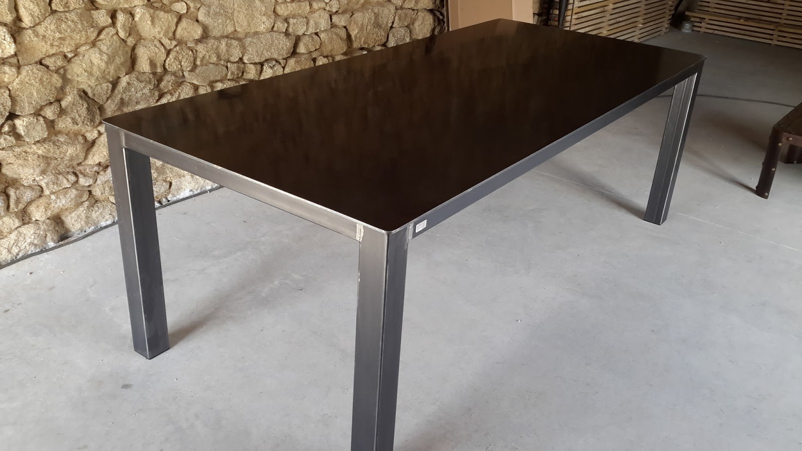 C.FACTORY CREATION: TABLE MÉTAL