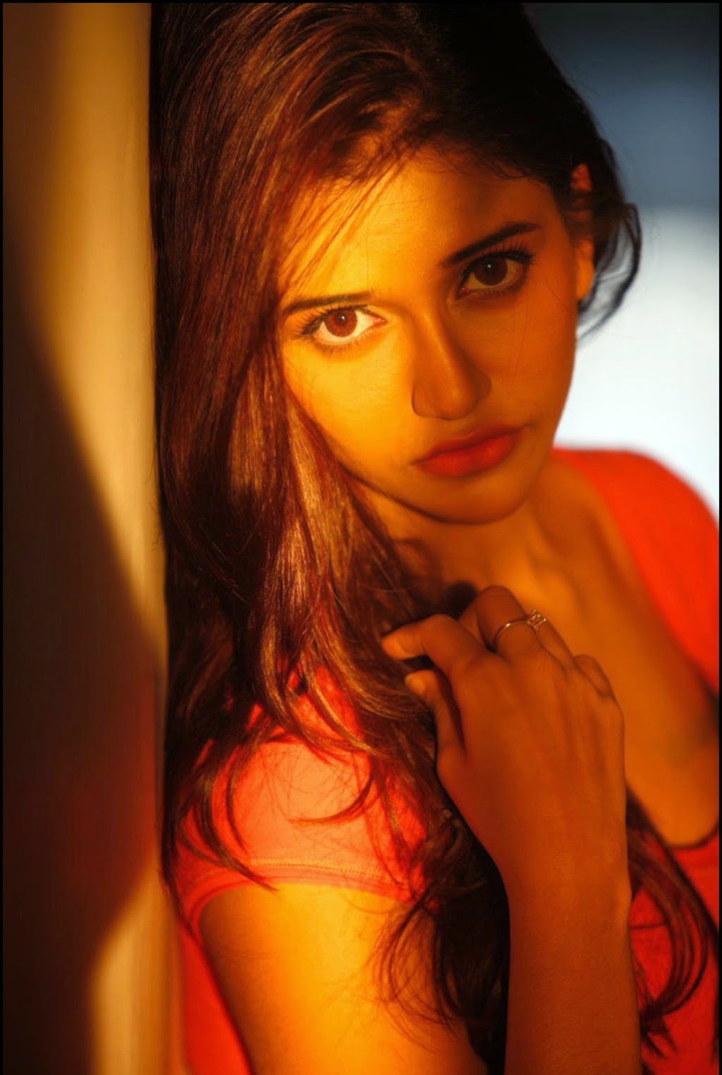 Anaika Soti sizzling photo gallery - South Indian Actress