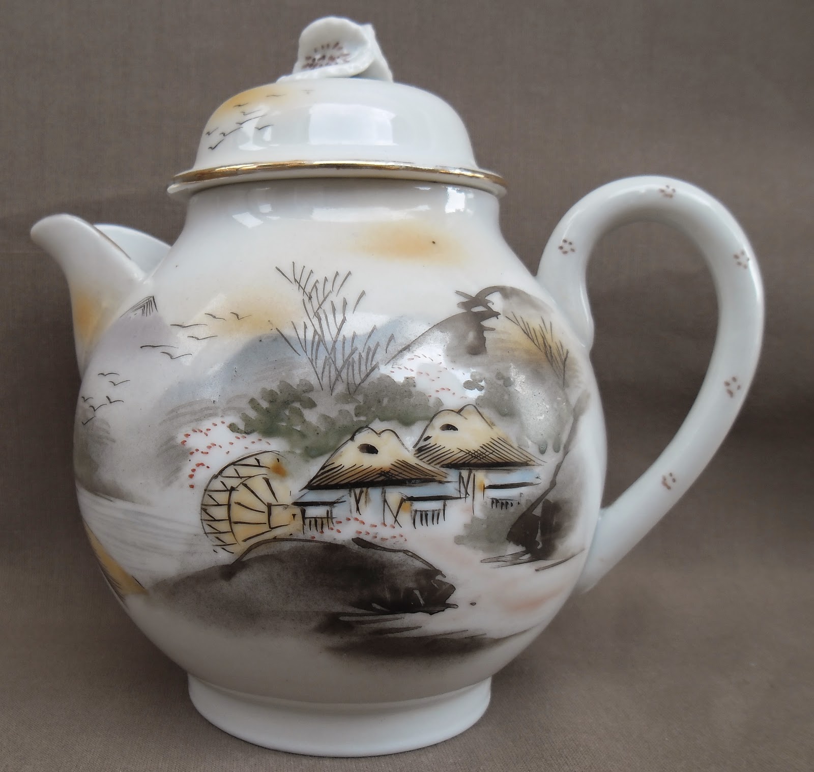 ZOORPUKHTOON : Japanese Kutani pots- Pottery by choice