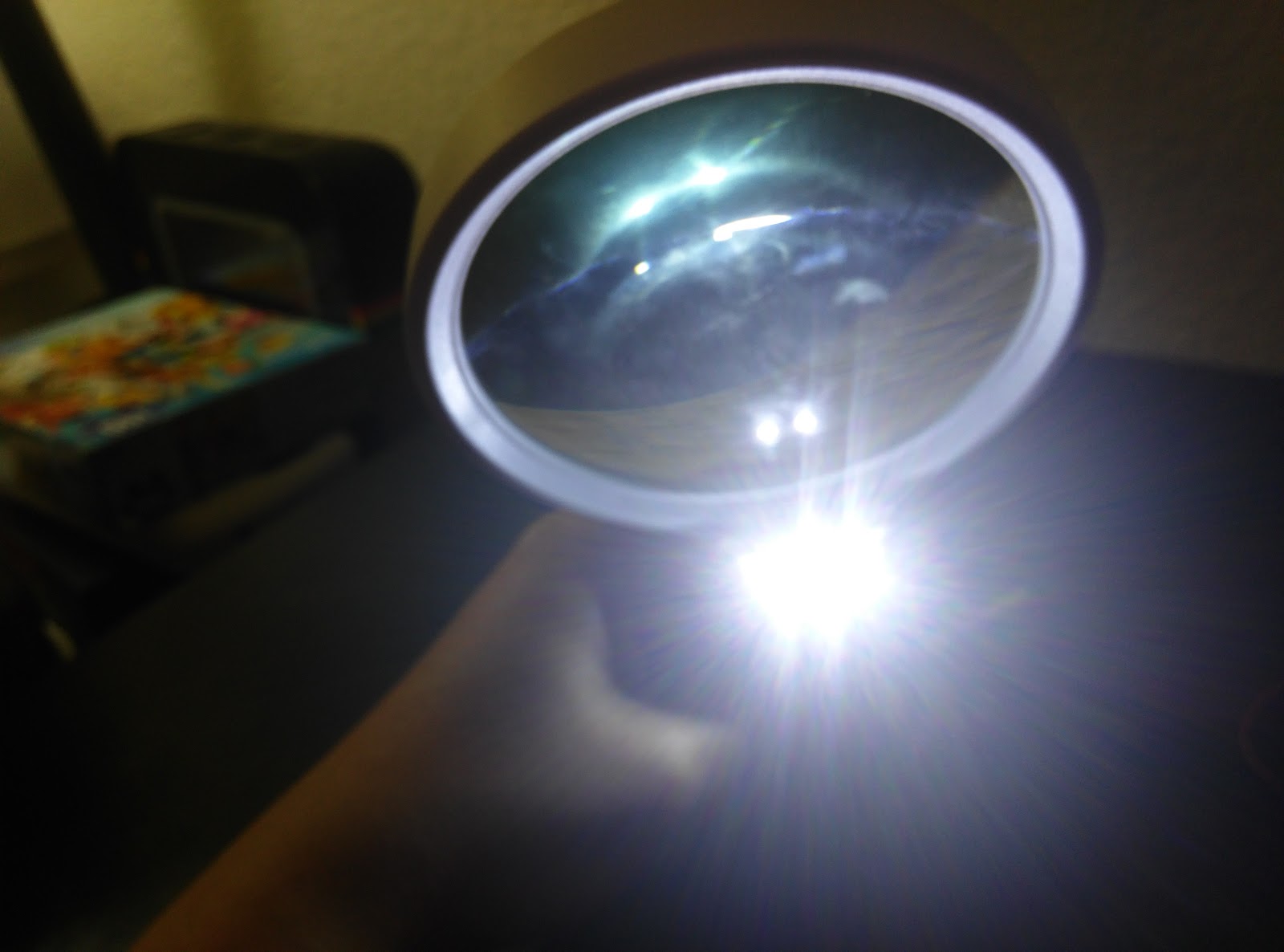 mygreatfinds: Illuminated Portable Handheld Magnifying Glass By Fancii ...