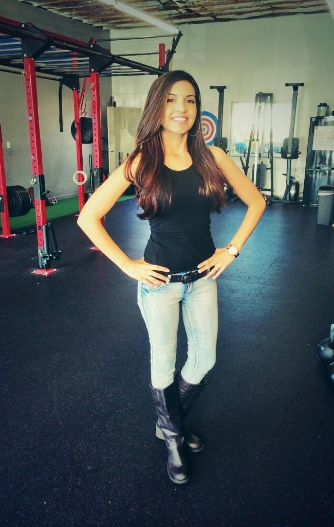 THE APPRECIATION OF BOOTED NEWS WOMEN BLOG : Amanda Salas Is A Host And ...