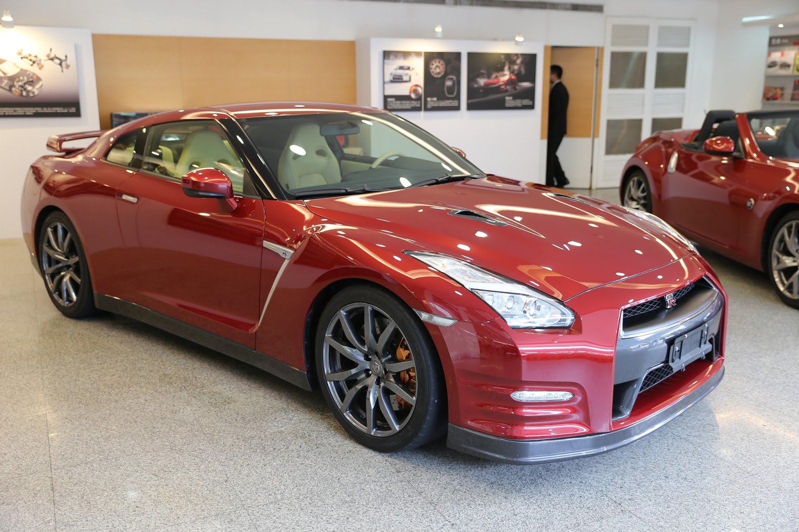 兜風歡樂時光: 參觀 NISSAN GTR & 370Z