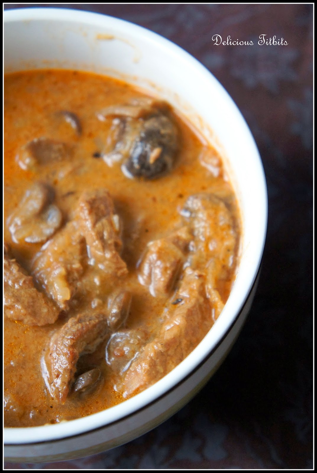 Delicious Titbits: Boeuf Stroganow z brunatnymi pieczarkami / Beef ...