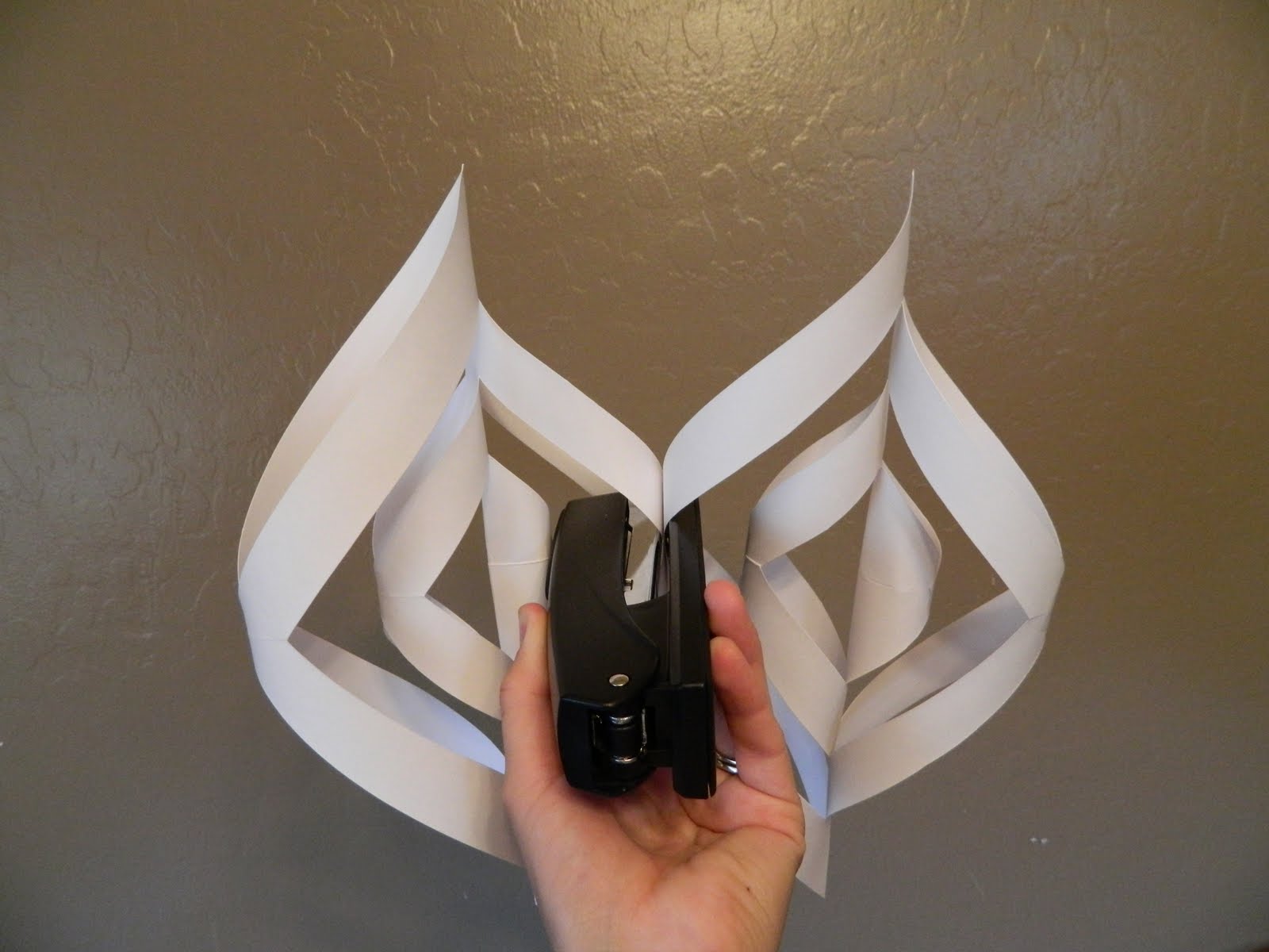 Brett and Hailie Lamb: DIY Snow Flake Tutorial