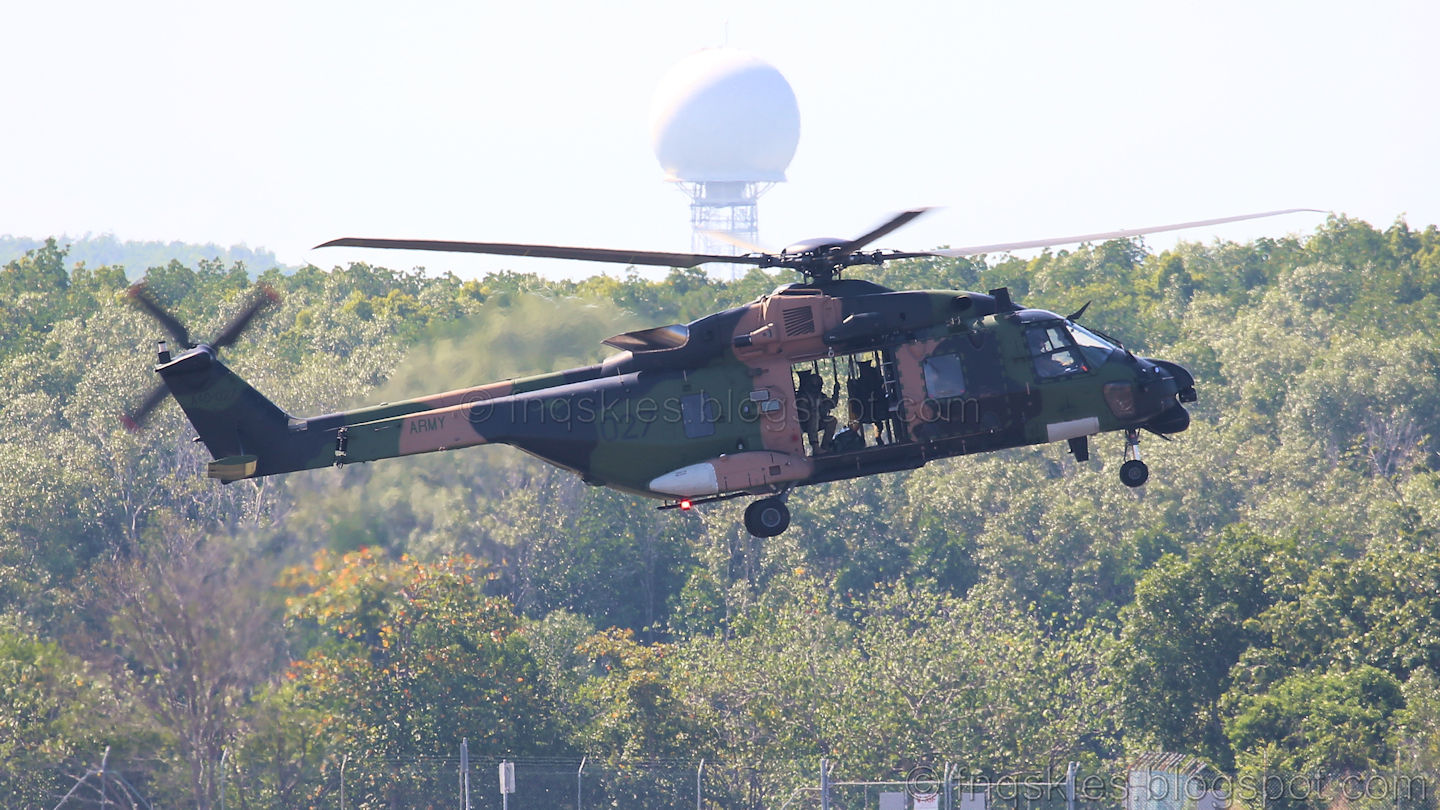 Far North Queensland Skies: Army MRH-90 A40-027 drops in!