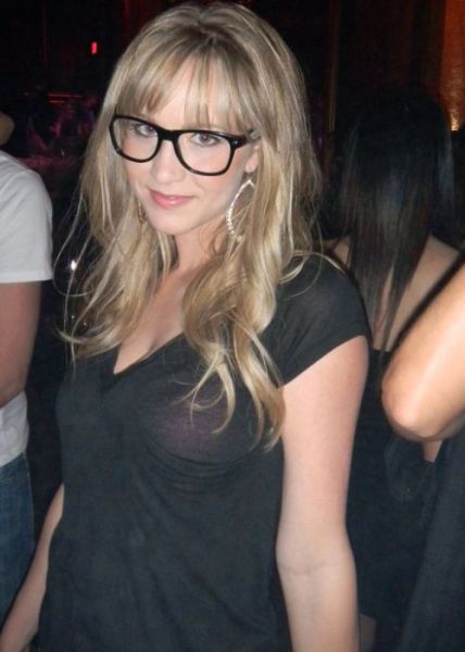 10 Most Attractive Geek Nerd Girls Youd Have Seen Ye Kya Chutiyapa Hai