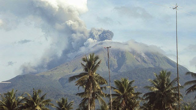 Marinduque Rising: Mount Bulusan in Sorsogon erupts