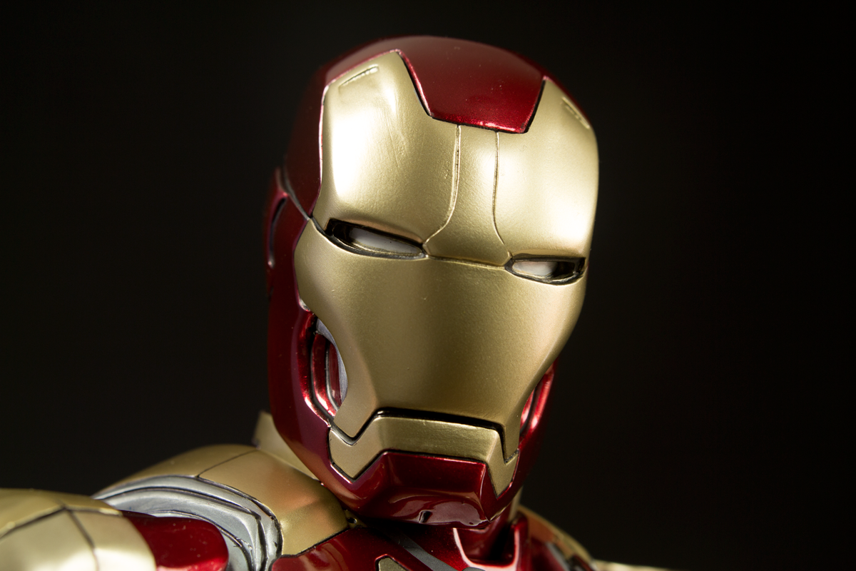 All Time Collections: Side by Side Comparison of XM Studio Iron Man ...