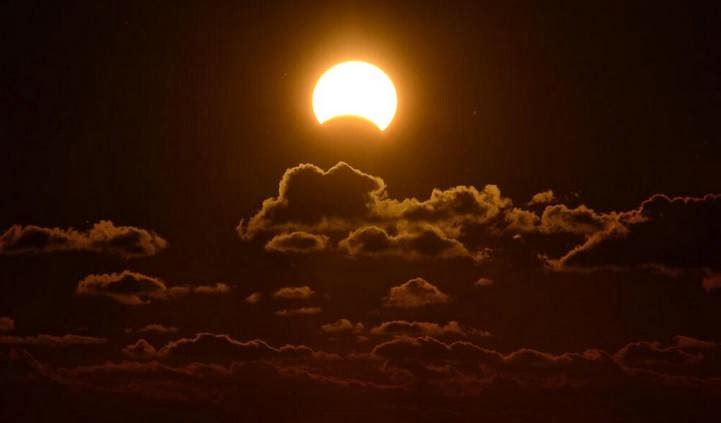 Un Mundo en Paz: Un eclipse total de sol pasó por la Tierra