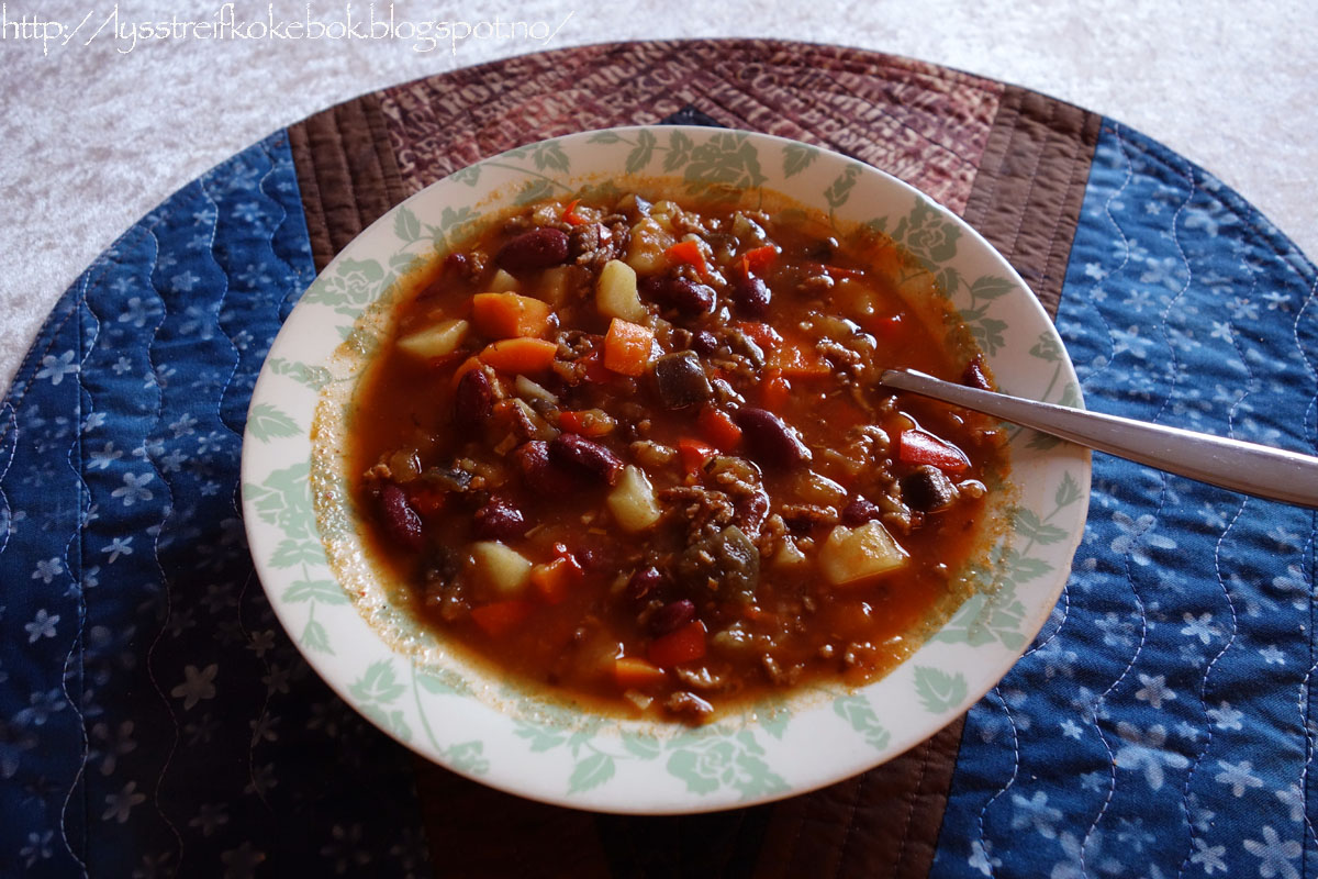 Gryte med bønner og aubergine