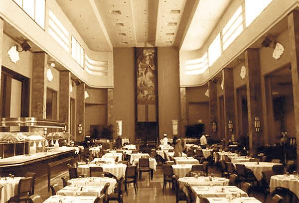 Montréal, je me souviens !: Restaurant le 9e chez Eaton