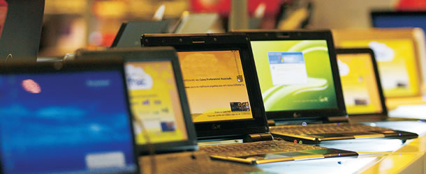 Giga Informática: Conheça o primeiro Notebook do mundo