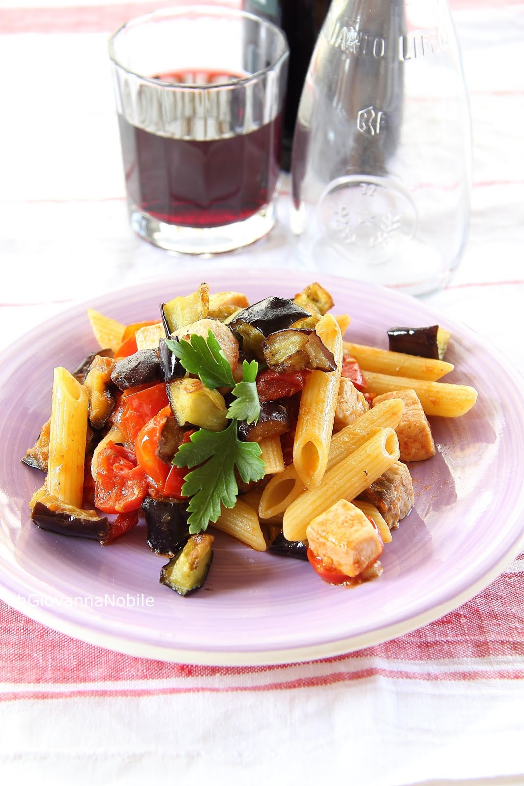 Penne con sugo di pesce spada, melanzane e pomodori - la cuoca eclettica