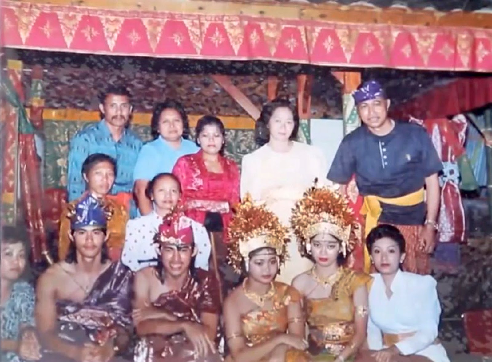 Amboun Muaniez'se : ADE RAI FAMILY ( Keluarga Ade Rai )