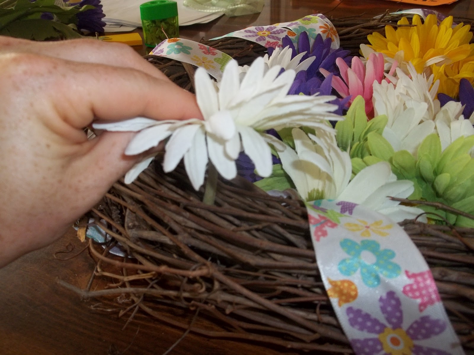 Just Makin' It: Thursday's Craft: Spring Wreath