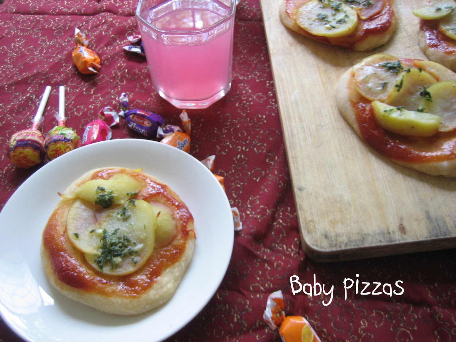 Spicy Foood: Baby Pizzas - perfect treat for the kiddies