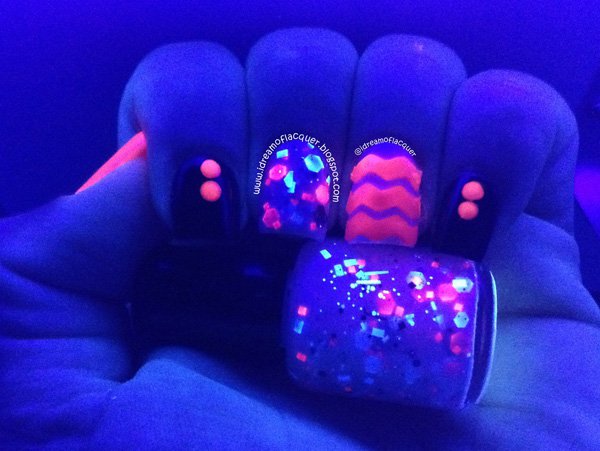 Best Examples Of Glowing Nail Art Ideas For You - Thetrendybride - All ...