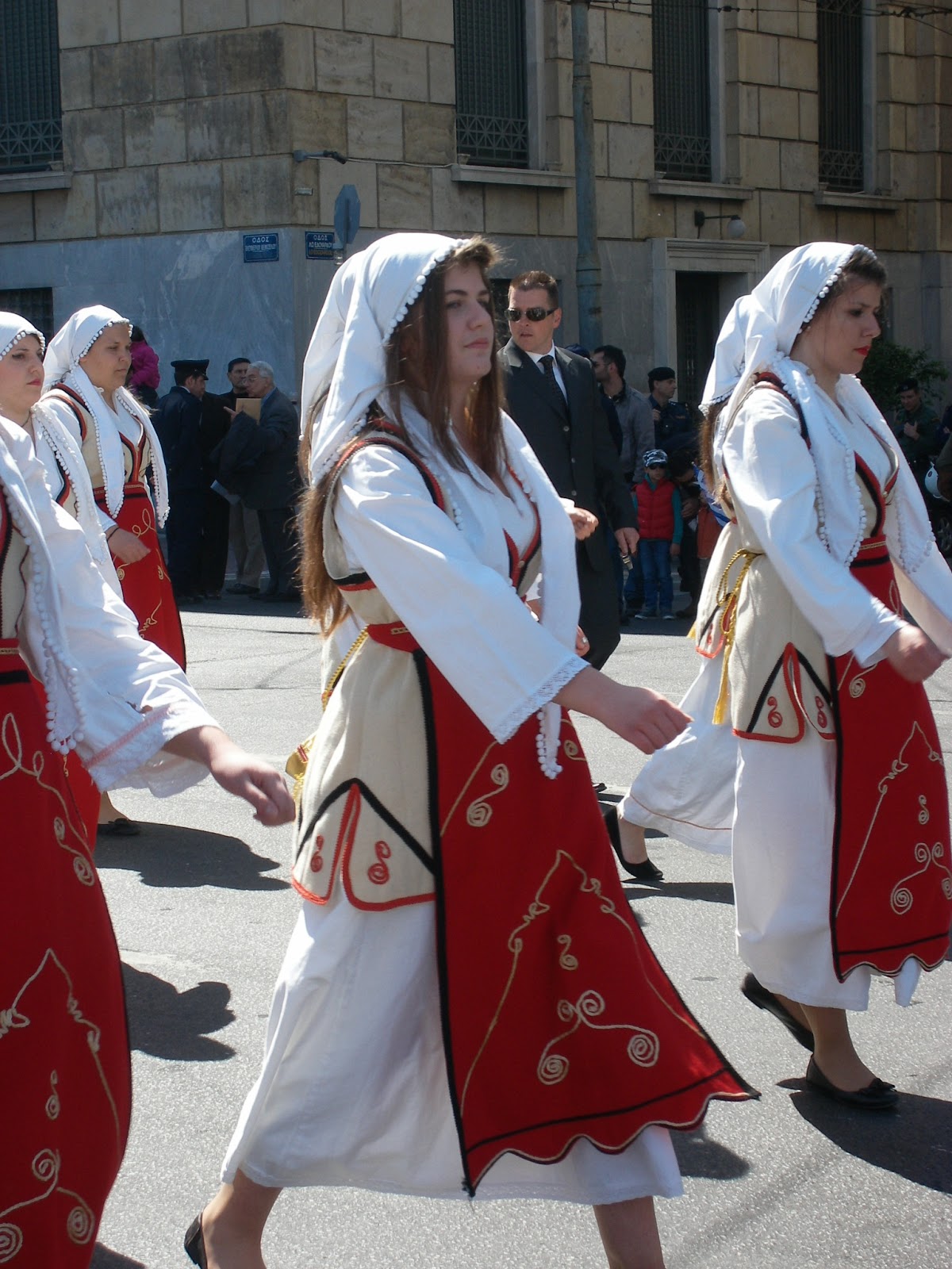 The Athenian: The school parade in Athens