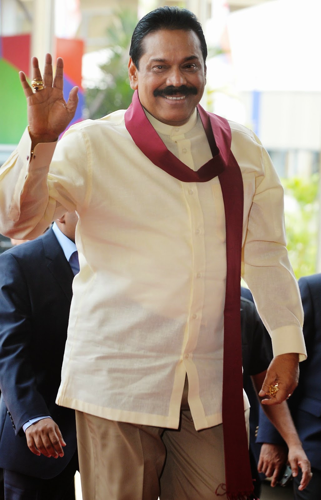 Fragments.: Mahinda Rajapaksa's fringe factor