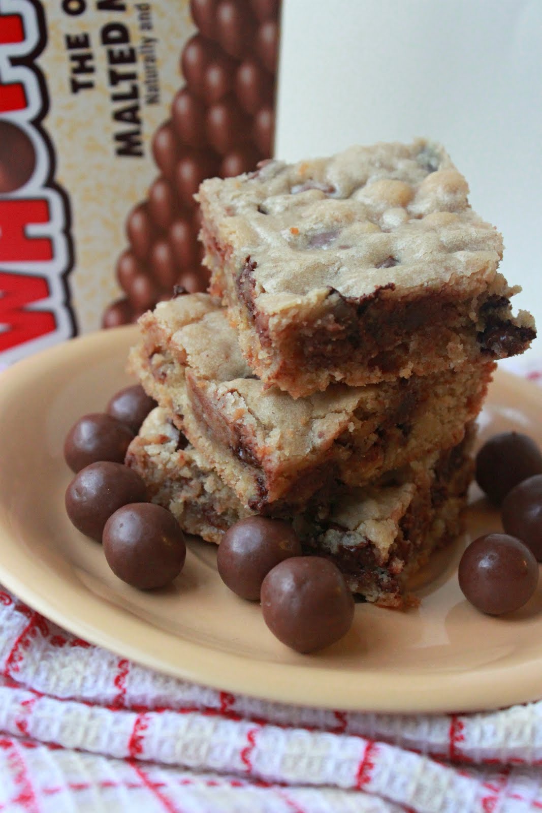 Annie's City Kitchen: Whopper Blondie Bars