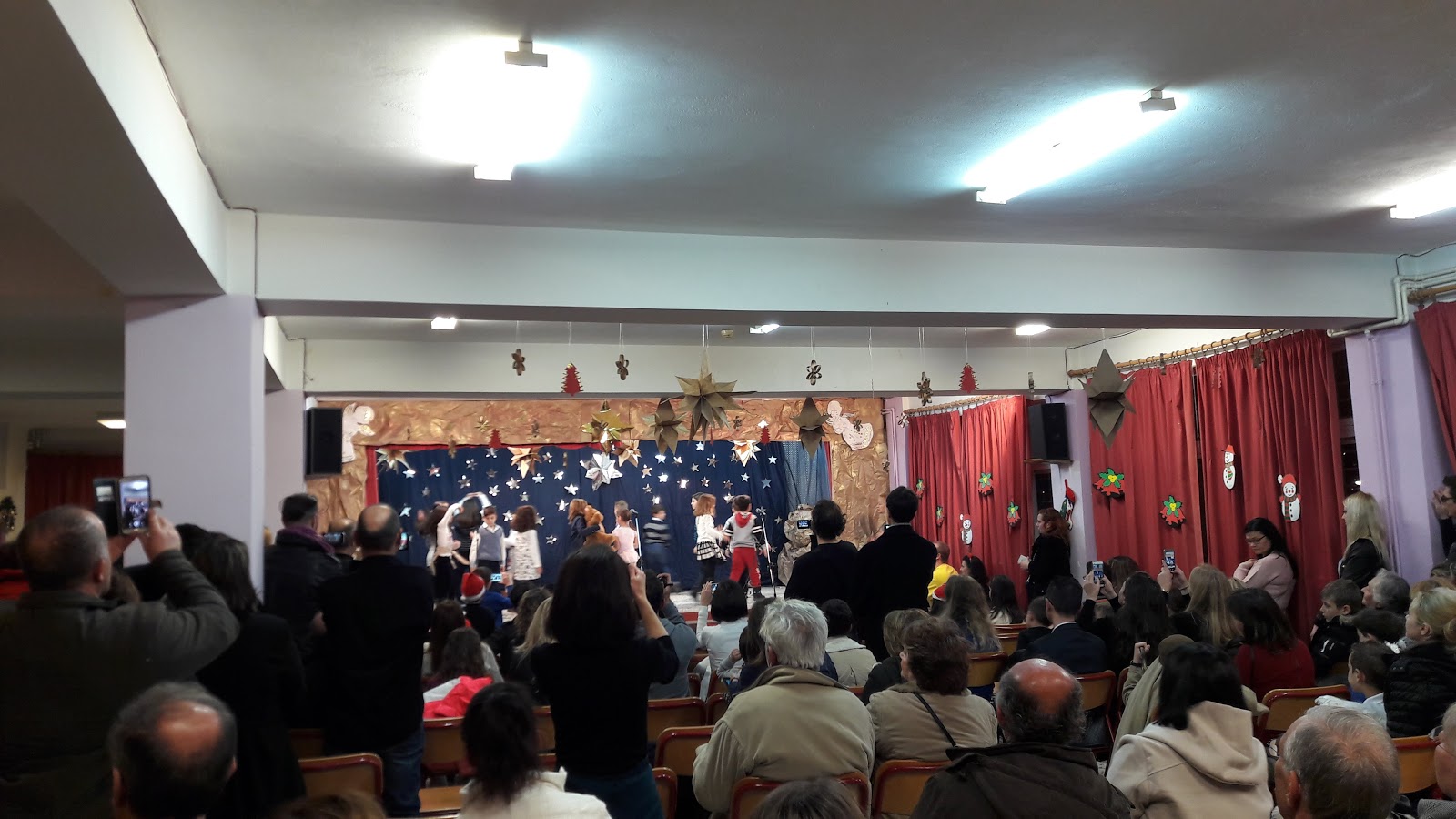 1ο ΔΗΜΟΤΙΚΟ ΣΧΟΛΕΙΟ ΠΟΡΤΟ ΡΑΦΤΗ: Η Χριστουγεννιάτικη γιορτή του 1ου ...