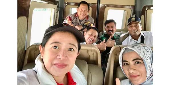 Viral Foto Pose Jempol Panglima TNI bersama Kapolri dan Koalisi 01