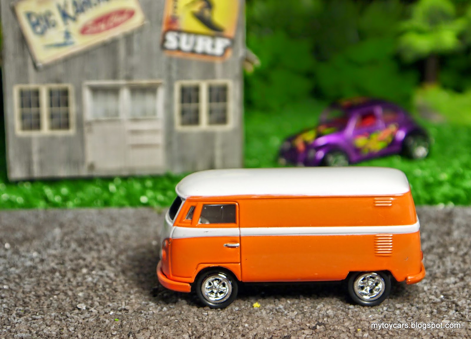 Mytoycars!: Johnny Lightning 1965 Volkswagen Transporter Van