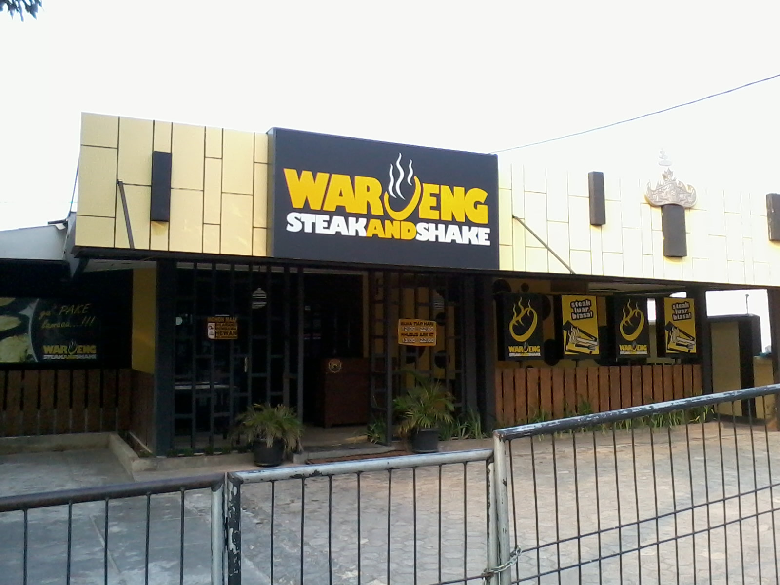Waroeng Steak - A Steakhouse That's Worth Visiting! » MENGHADIRKAN