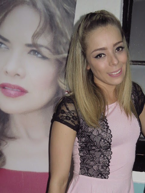 somos el espectador: LUZ EDITH ROJAS GALOPANDO EN EL TEATRO