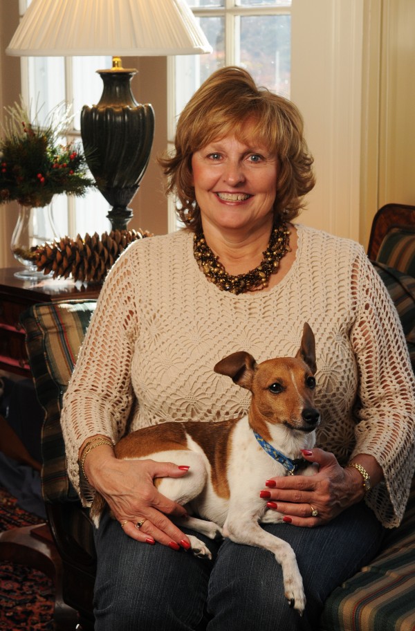 Wife of US lowest-paid Governor takes waitressing job