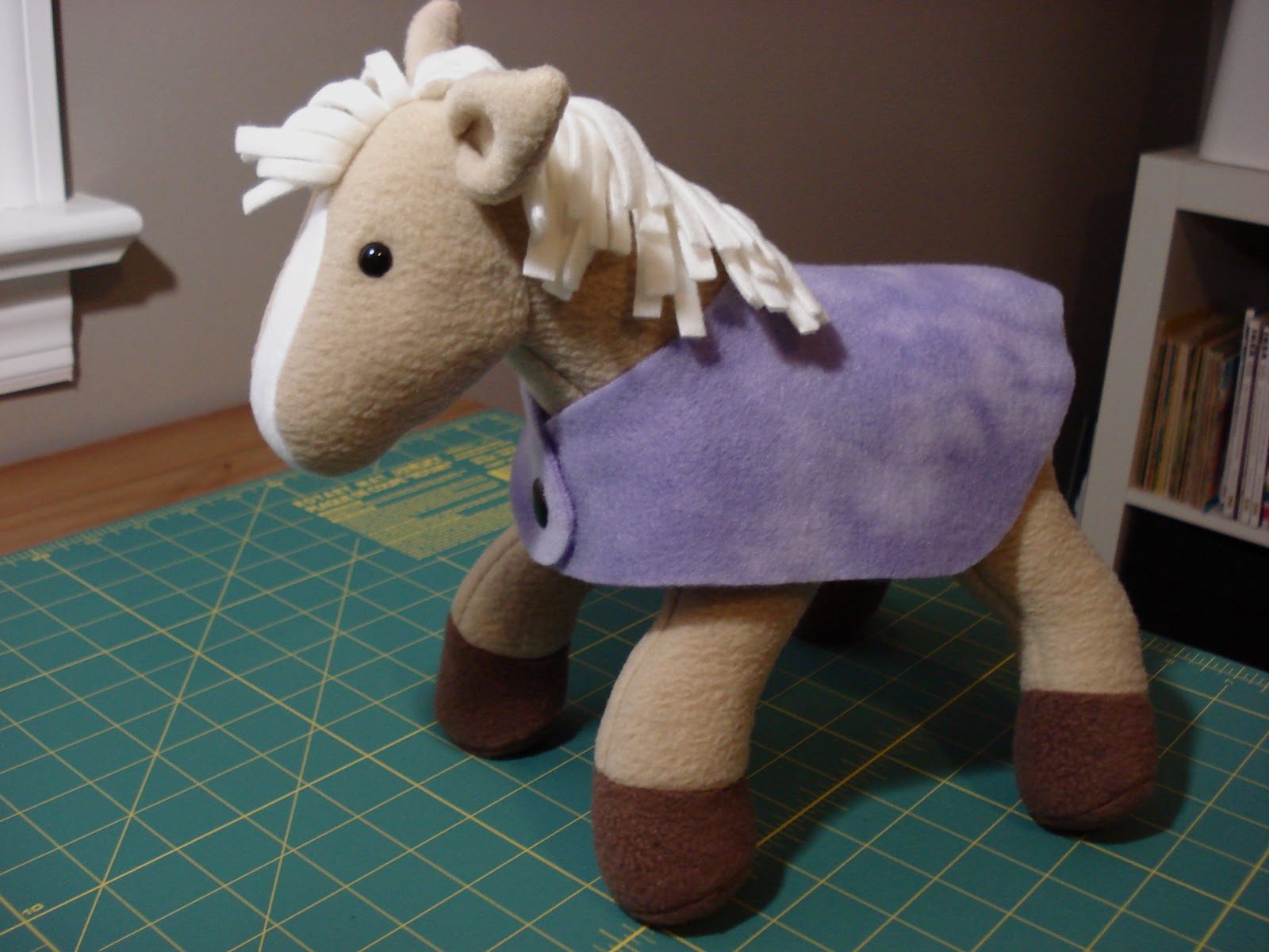 Fleece Menagerie: Palomino Horse (I am at my new home)