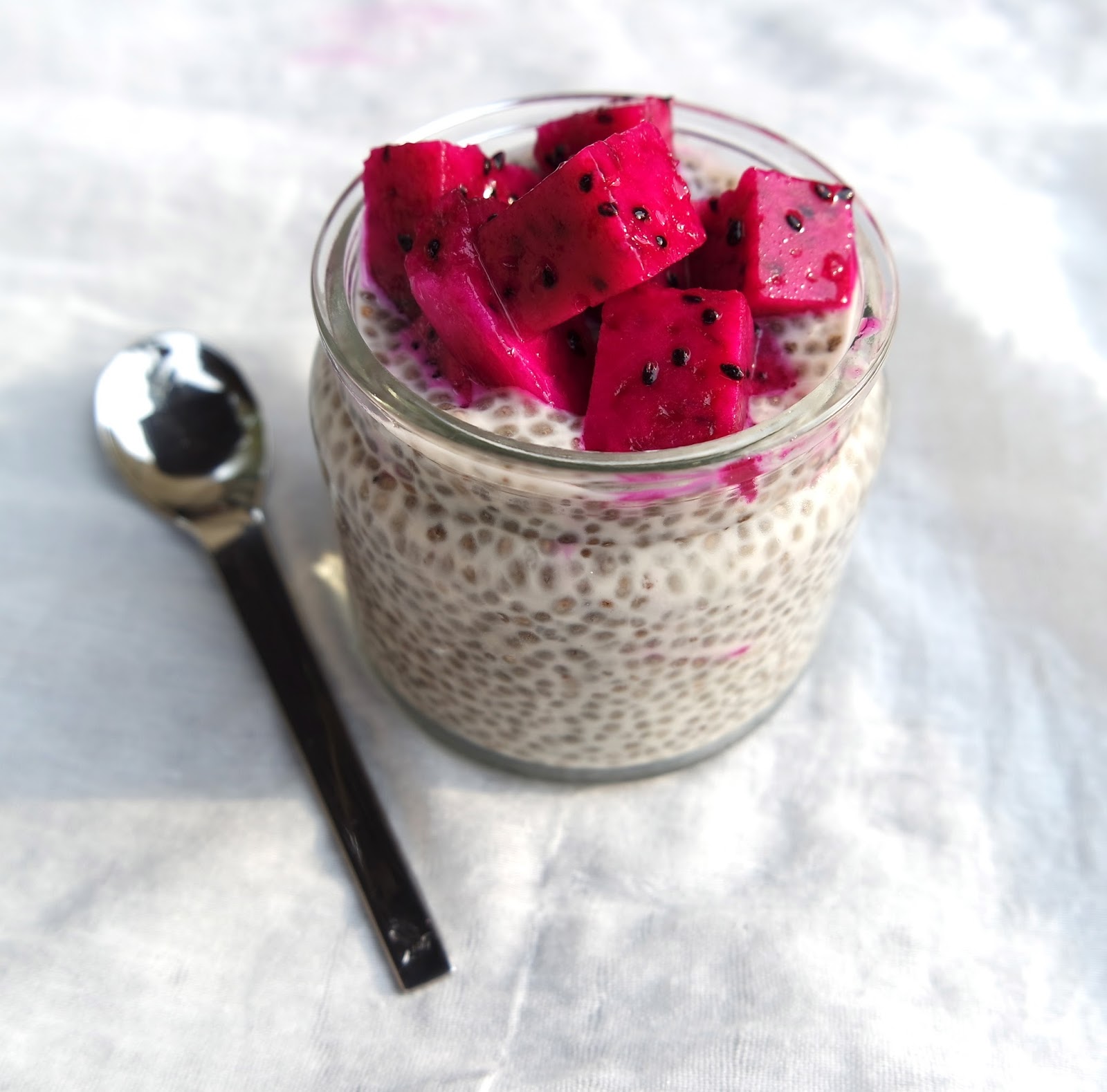 Little Brunch Buddy: Chia Pudding with Dragonfruit