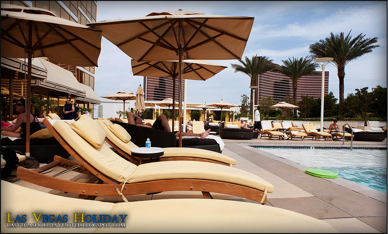 Las Vegas Holiday: Trump International Hotel & Tower Las Vegas Scene