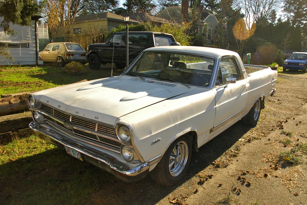 OLD PARKED CARS.: Saturday Bonus: 1967 Ford Fairlane 500 Ranchero.