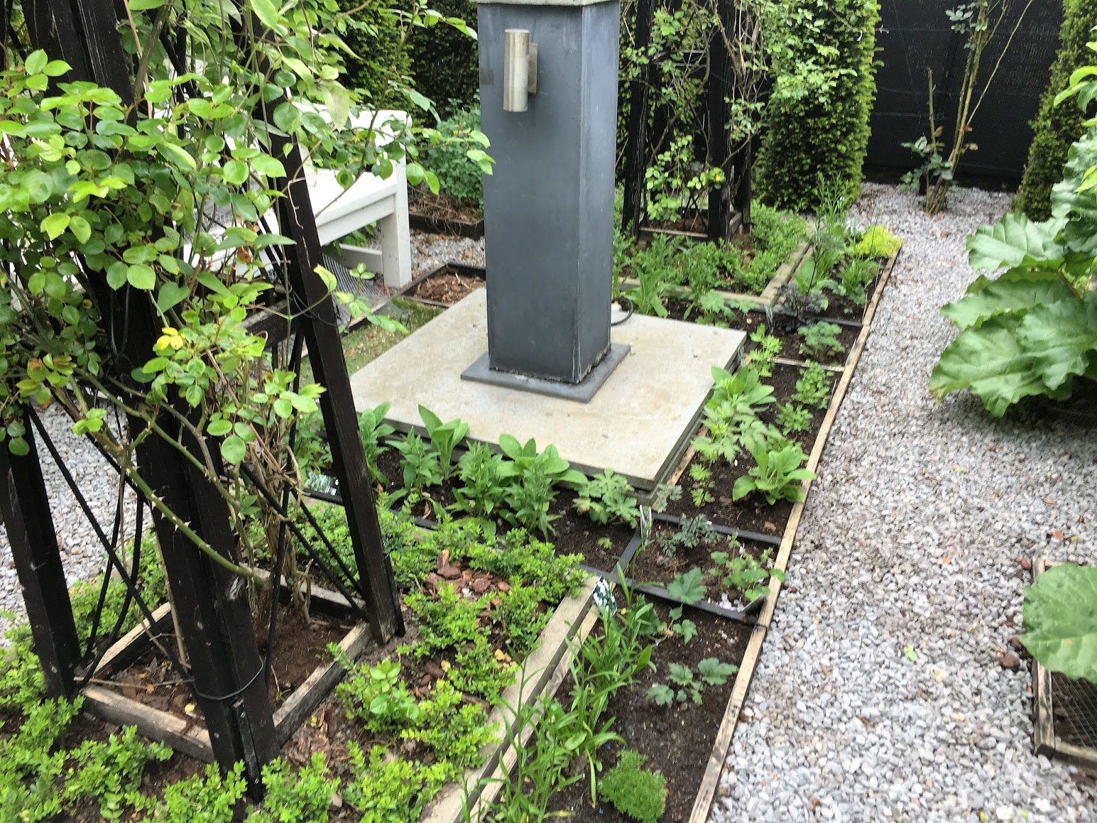 Potagerie in Maastricht: 2017> May 15th. Replacing two parts of ...