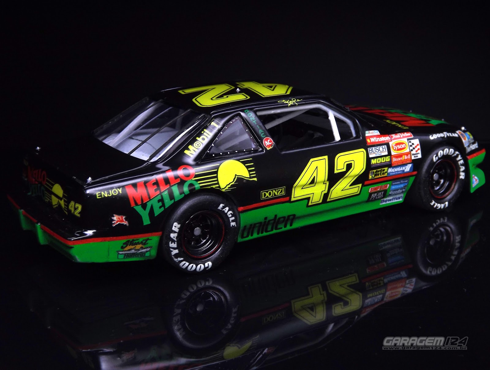 Nascar Sabco Pontiac Mello Yello ~ GARAGEM124