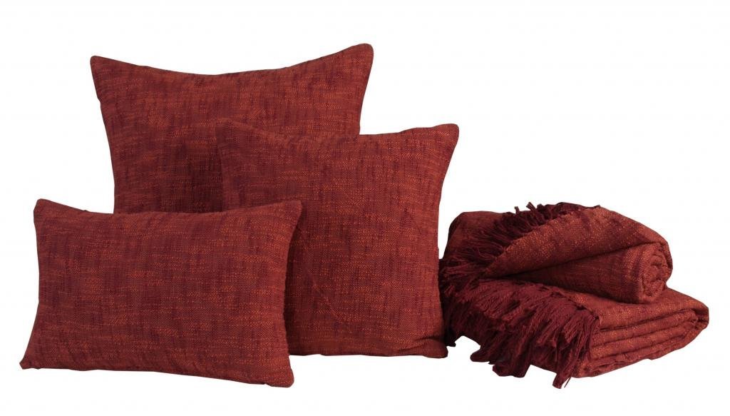 Duvets And Pillows: Enhance the looks with beautiful Throws