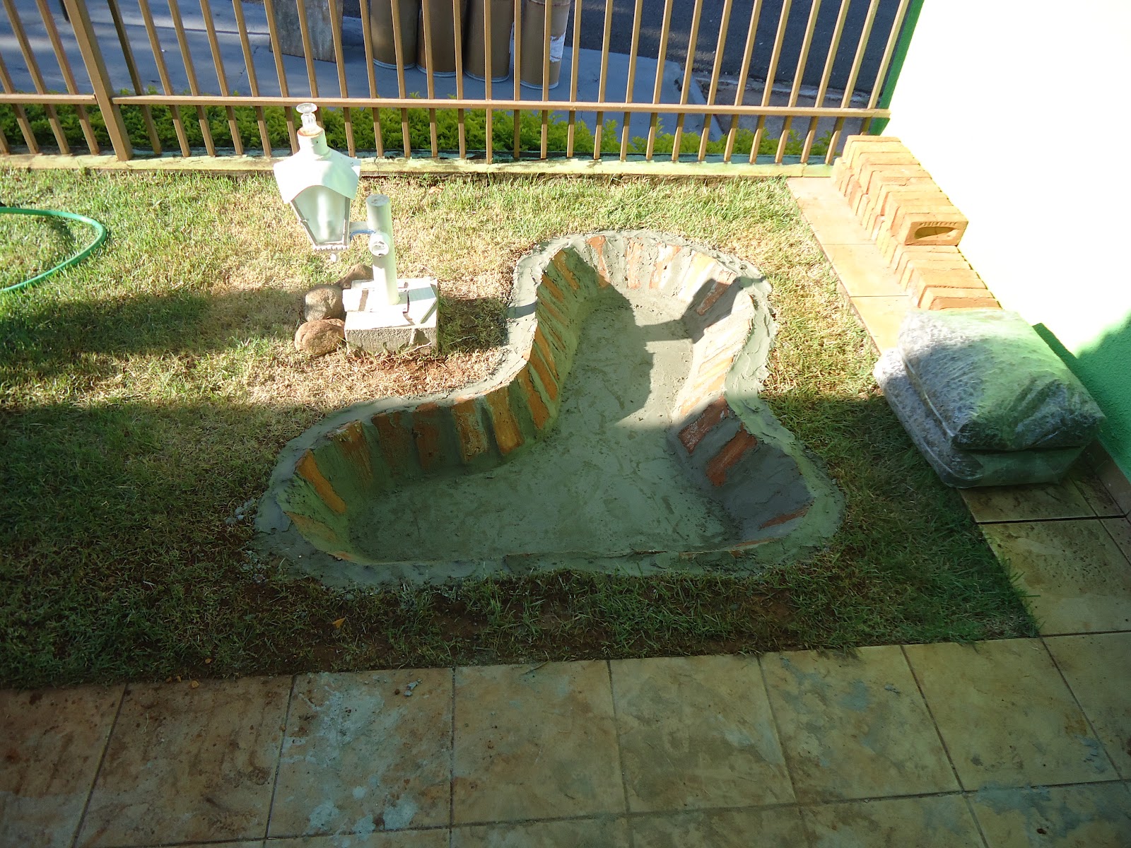 Sandro Augusto por Débito&Crédito: MINI LAGO ARTIFICIAL