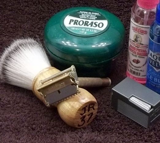 Jayaruh Shaving: First Shave with the AutoStrop Razor