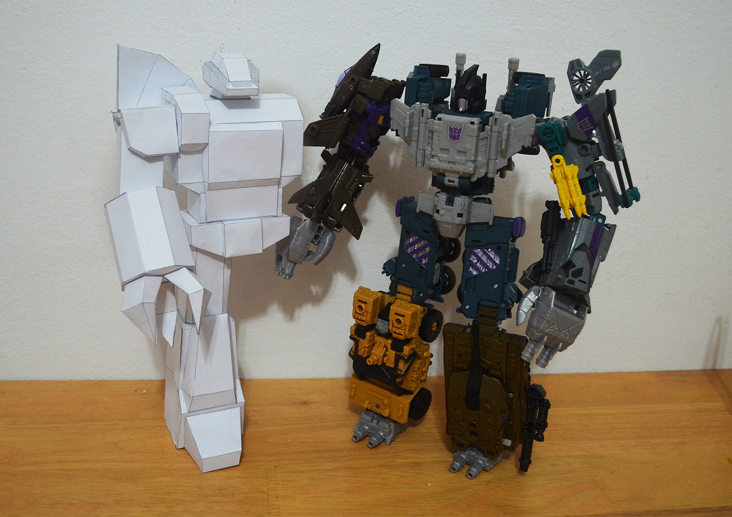 Mini Papercraft: Omega Supreme - masterpiece papertoy