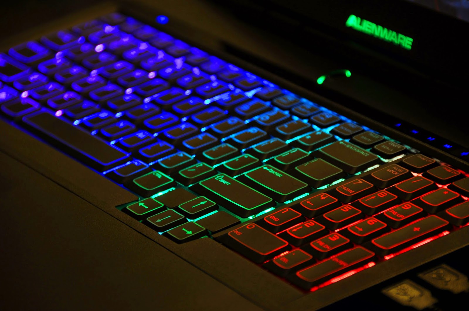 Spesifikasi Laptop Gamers AlienWare M17x R4