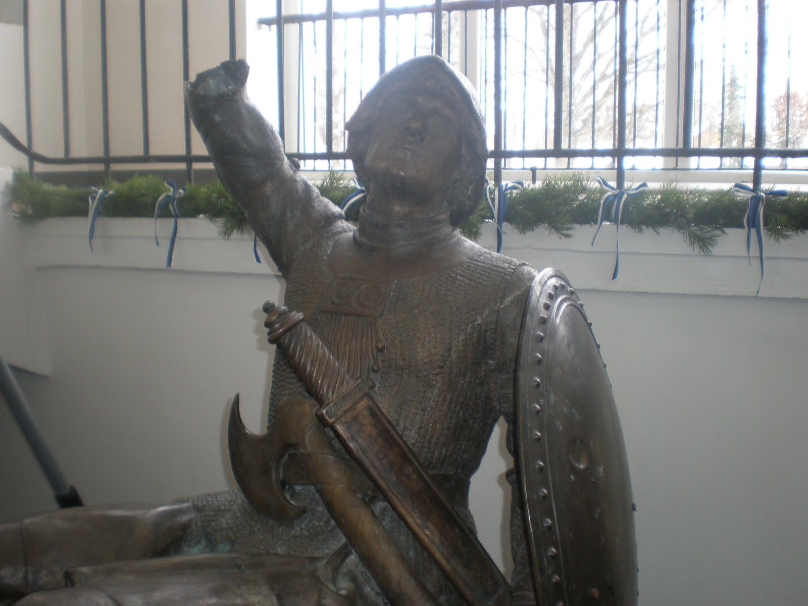 Suure-Jaani Gümnaasiumi 5 ab, 6 ab, 7 ab, 8ab, 9ab: Lembitu jõudis kooli